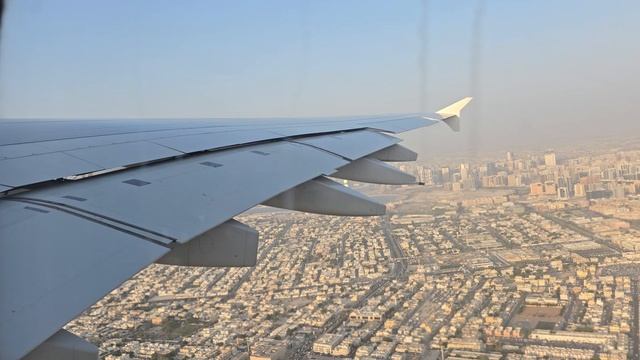 Аэробус А-380. ОАЭ. Аэропорт Дубай. Дубай с высоты.