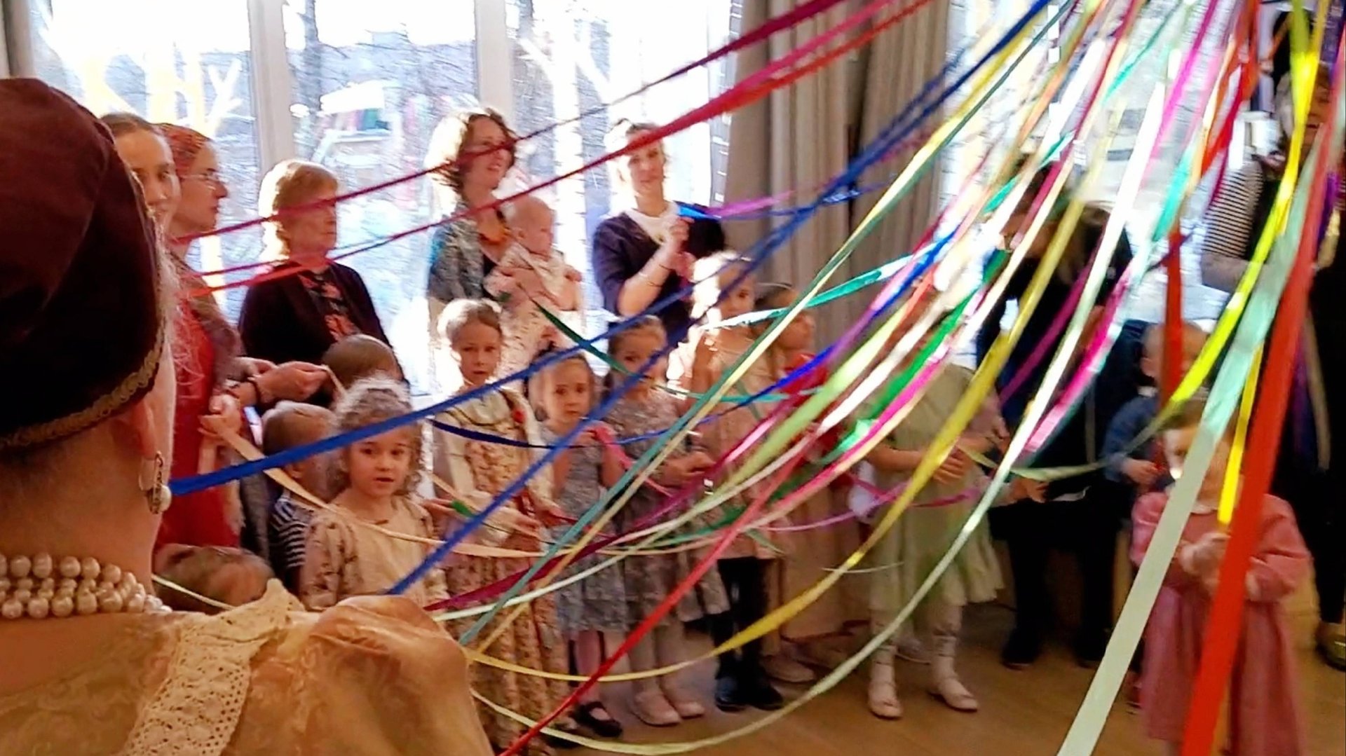 2025.02.26. Как на масленной неделе. Игра с ленточной каруселькой.