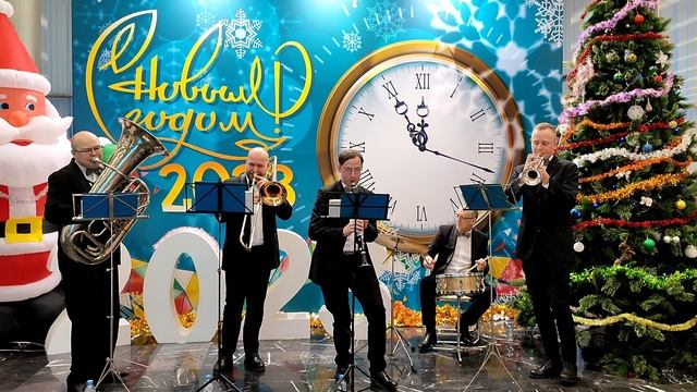 песня "Если у вас нету тёти" - новогодний ансамбль