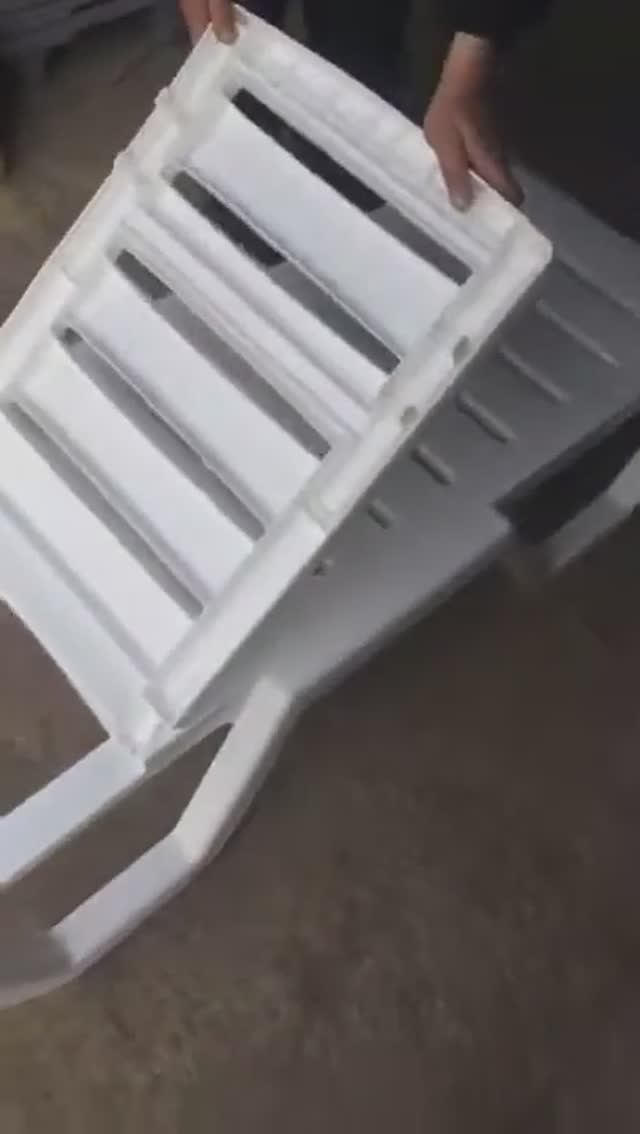 Лежак пластиковый - очень прочный