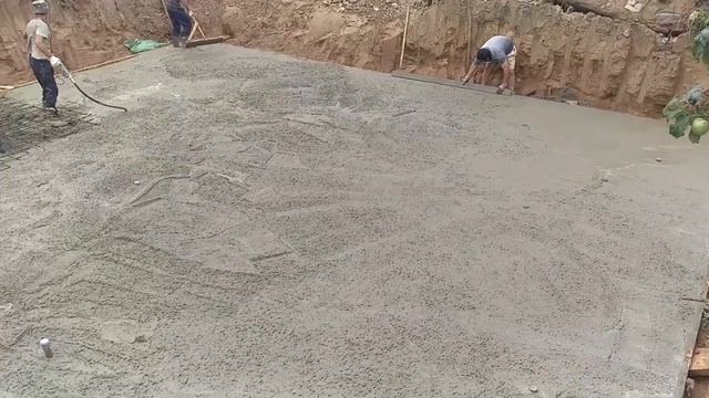 Заливка плиты под устройство блочного фундамента. FamilyStroit Кострома.