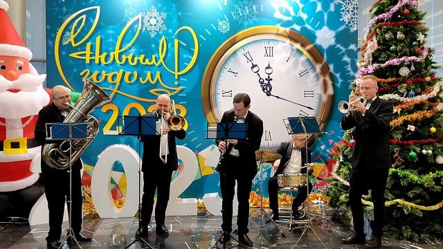 песня "Зима" (Потолок ледяной, дверь скрипучая...) - духовой оркестр