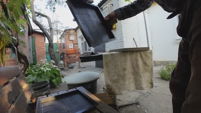 Легкий способ изготовления тротуарной плитки.