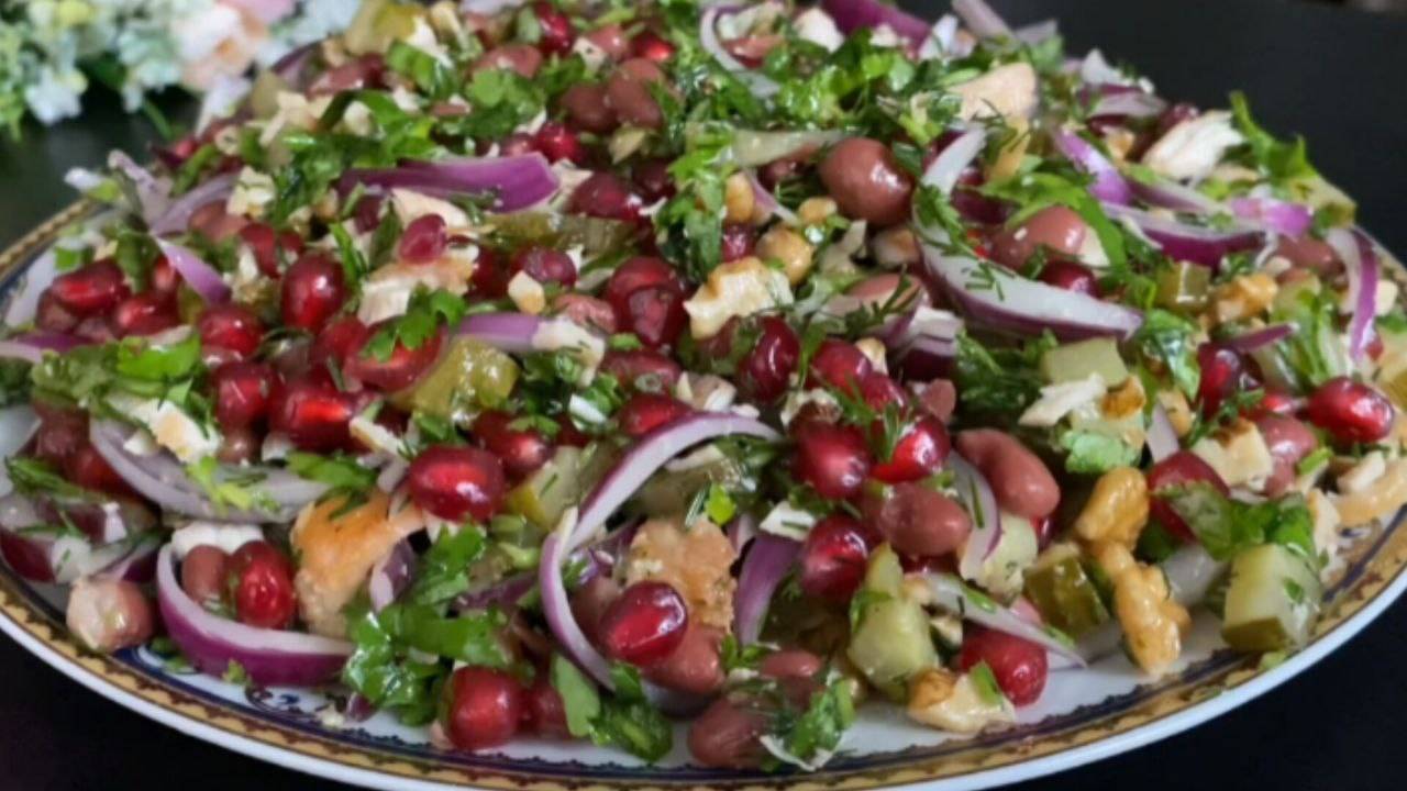 Шикарный и невероятно вкусный салат с фасолью