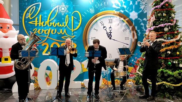 "Песенка о хорошем настроении" - ансамбль на новый год