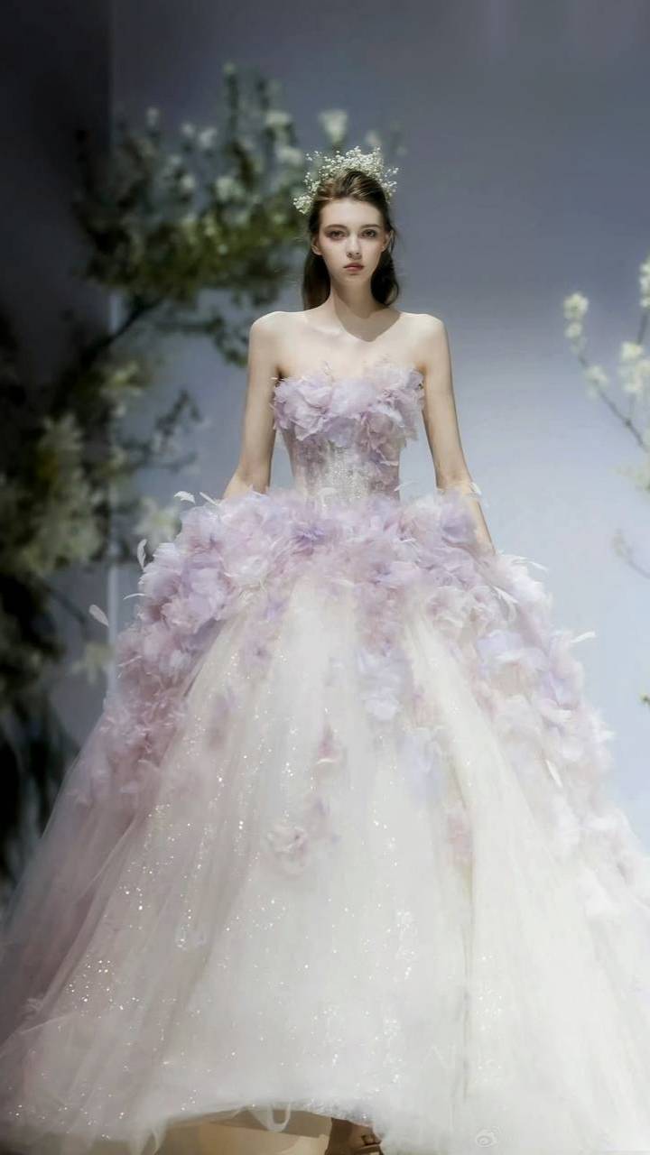 Цветочное свадебное платье с перьями Флоренс. #бальноеплатье #свадебноеплатье #свадебныйсалон