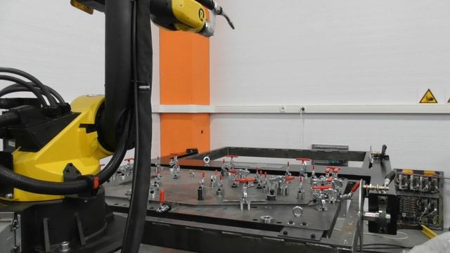 Наш сварной робот А12-1450 с трехосевым позиционером собственного производства