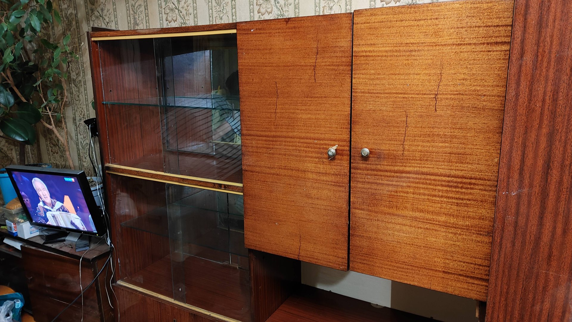 Советский сервант