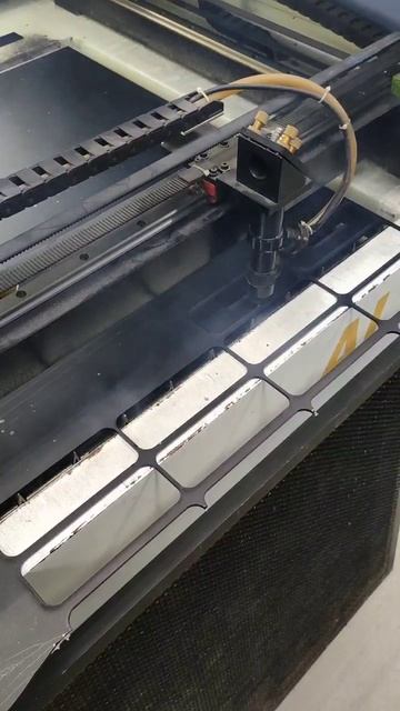 Резка акрила