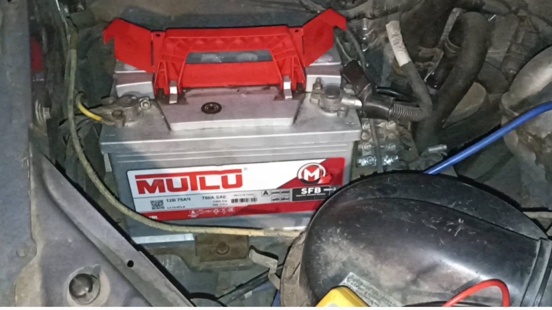 Восстановил не обслуживаемый аккумулятор. Замёрз электролит. И вообще норм перестал держать ёмкость.