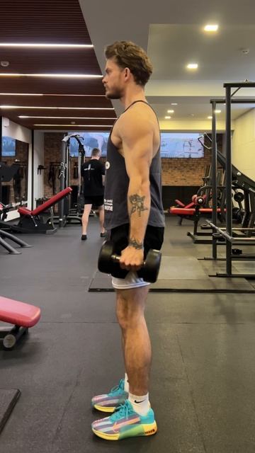 Сгибания рук с гантелями