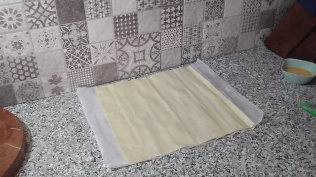 Очень вкусные пирожные с необычным заварным кремом. Pastel de hojaldre con crema de frutos rojos.