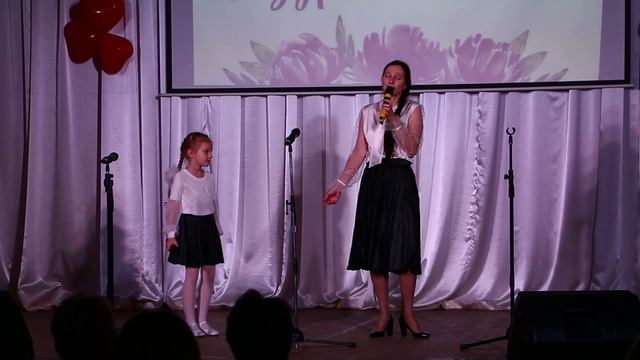 Екатерина и Ксения Логиновы – Вместе с мамой.