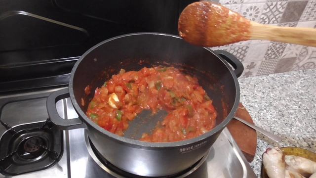 Рагу с курицей и грибами. Просто и очень вкусно. Estofado de pollo.