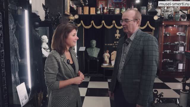 Автор "Мифосибирска" Игорь Маранин в Музее мировой погребальной культуры