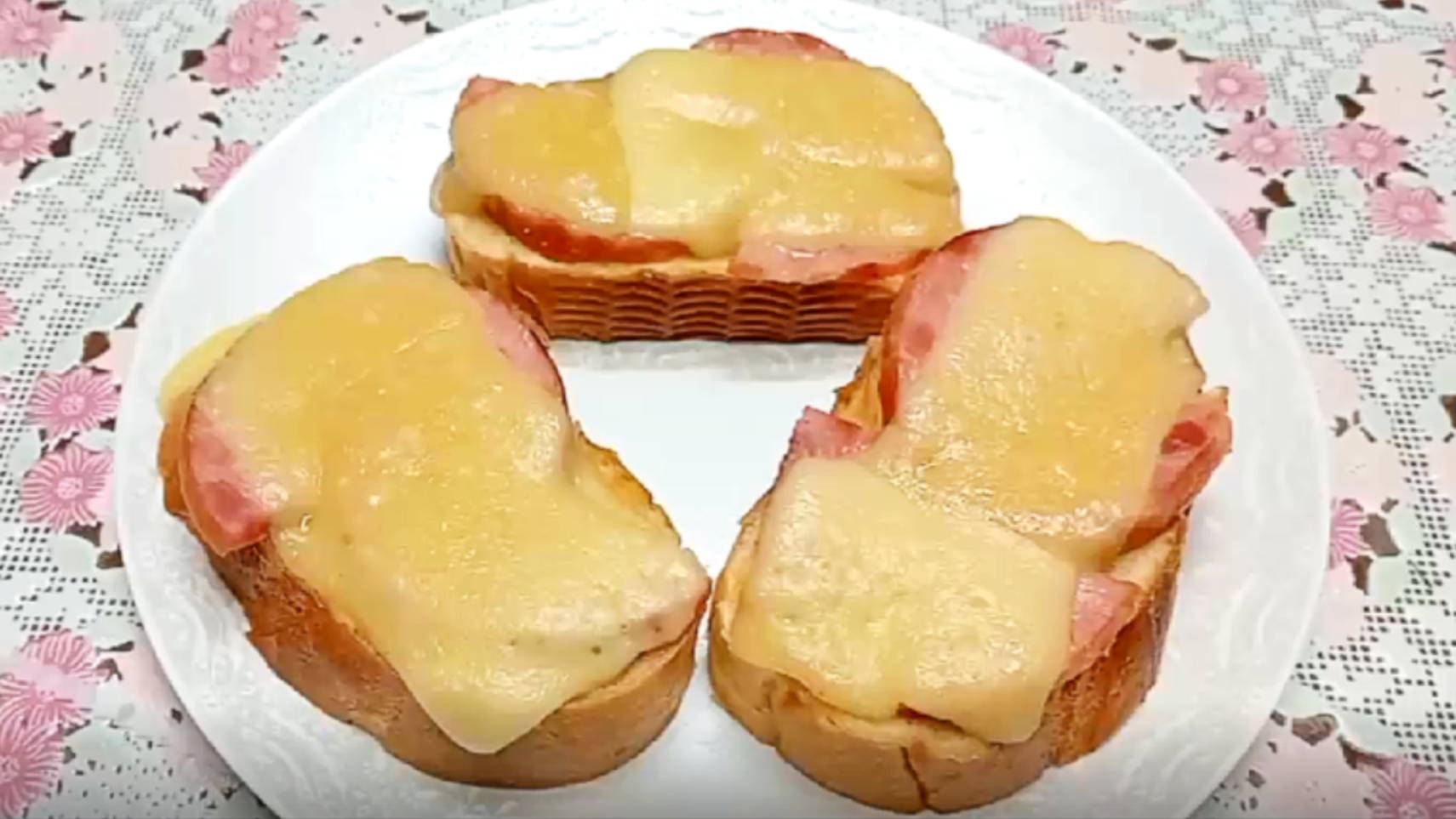 Горячие бутерброды с ветчиной и сыром в микроволновке! Вкусно и быстро!