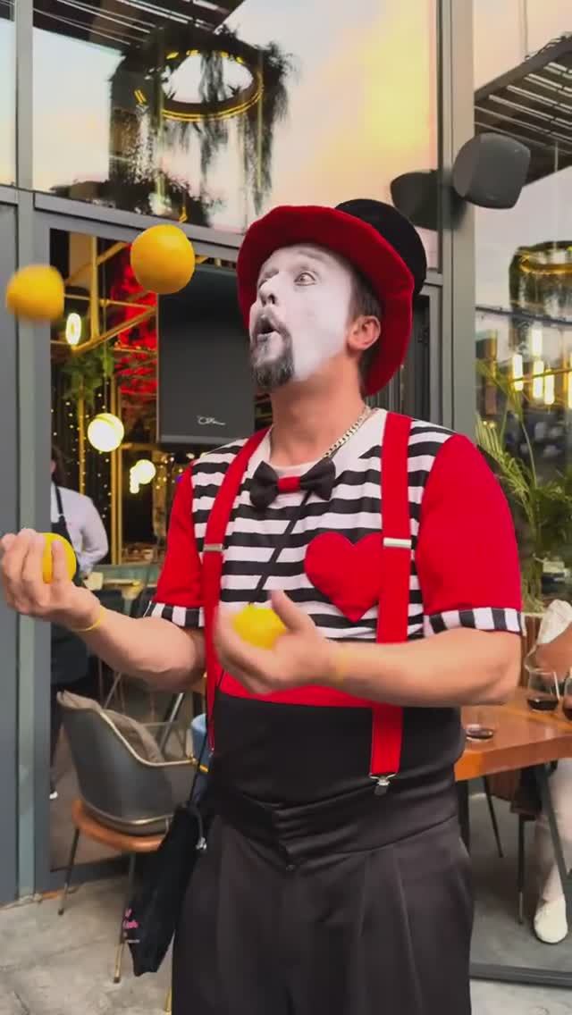 Встреча гостей в ресторане Lezzet