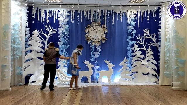 Новогодний спектакль 5д класс