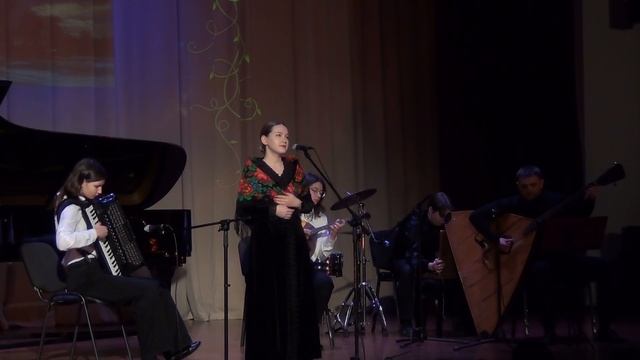 "В лунном сиянии" Соло -Дарья Костогладова. Аккомп:С.Камышева, ,М. Даскин, Е. Позднякова, Е.Жданов.