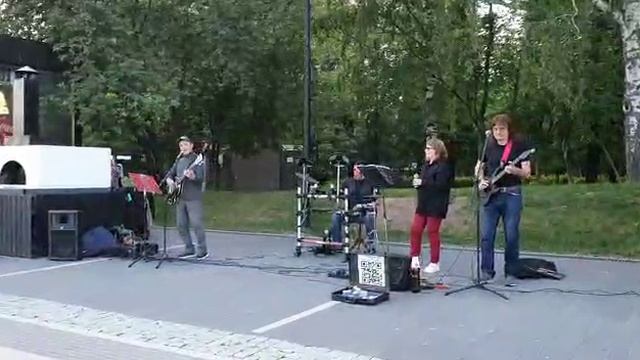 Люди встречаются-