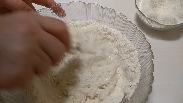 Мука+кефир и вкуснейшие пышки-бантики готовы!