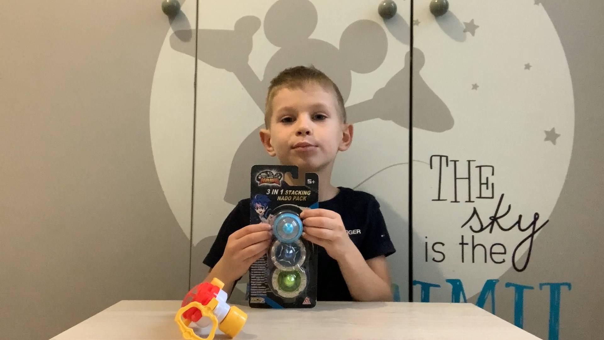 Макс: обзор игрушки инфинити надо Волчок Стакинг Ares Wings InfinityNado Распаковка и веселый обзор.