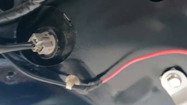 Subaru outback 3.0 ремонт ручки открывания багажника.