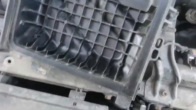 Subaru outback 3.0 замена воздушного фильтра мотора.