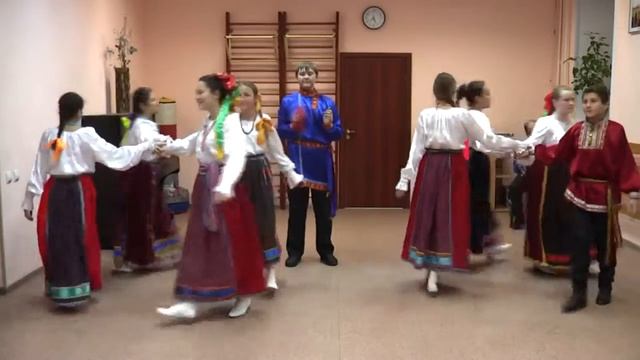 Фольклорный ансамбль  Родничок - Мы сидели на канаве