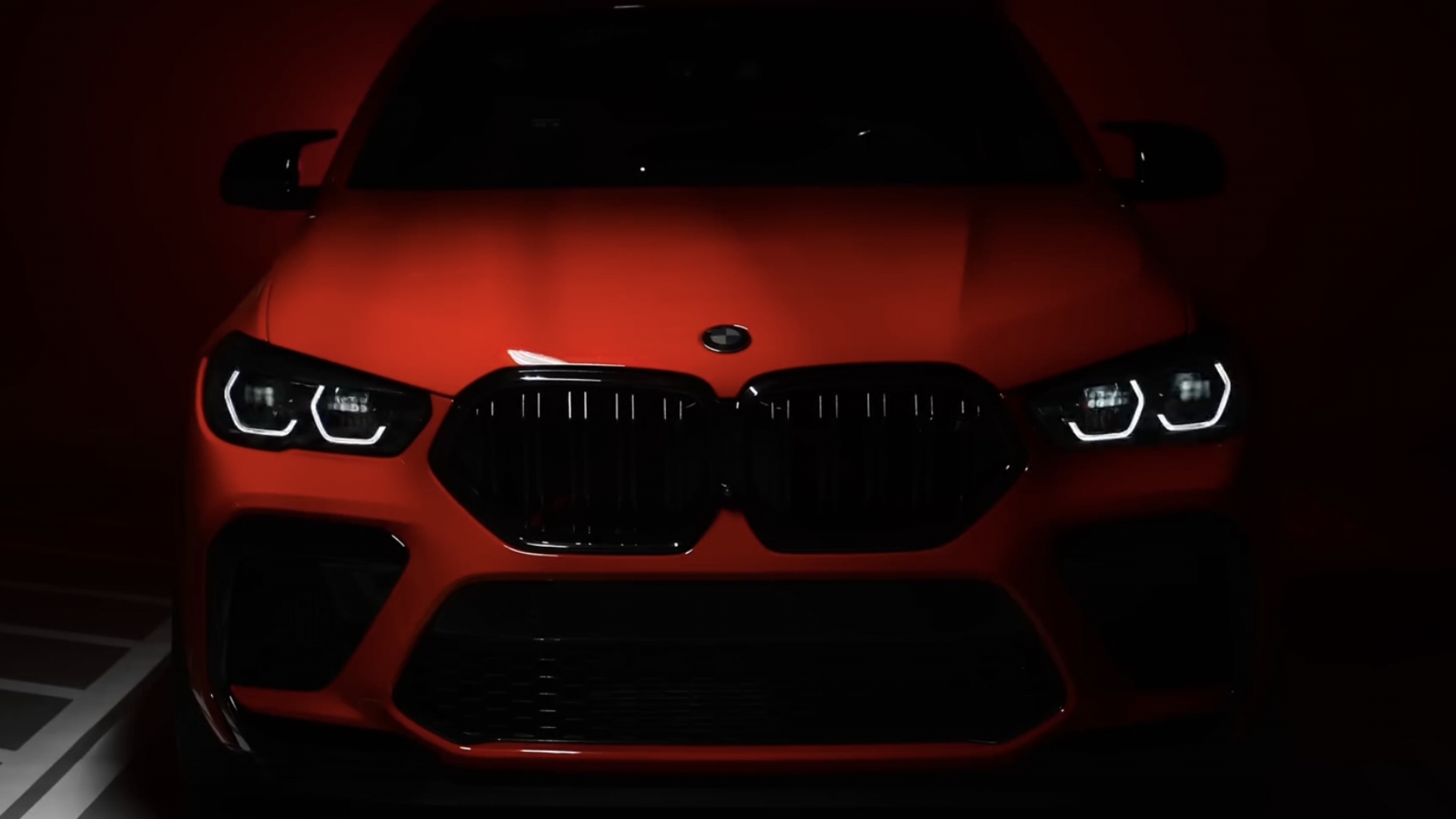 Красная BMW X6M RP-850