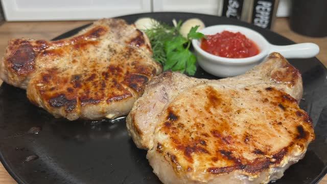 Как пожарить стейк сочным | стейк рецепт | стейк из свинины на сковороде | рецепты просто