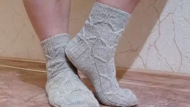 Носочки с переплетениями и укрепленной "бабушкиной" пяткой //Сшивание мыска трикотажным швом