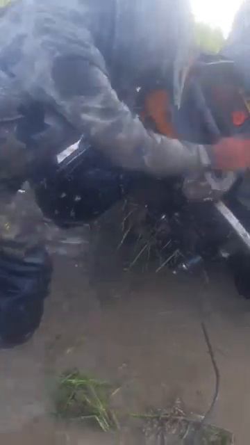 Будни квадроциклиста. «Привет» от электриков. Намотало трос(или провод) на привод BRP