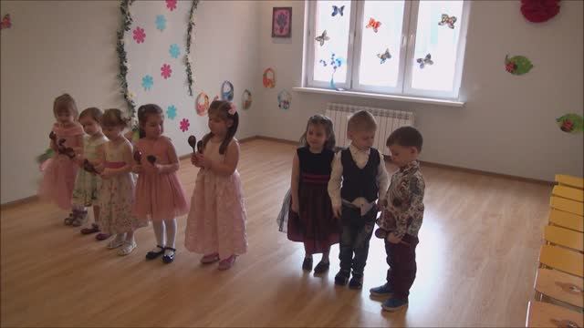 Бабушка испеки оладушки. Подыгрывание на ложках.