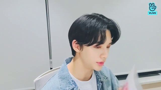 Stray Kids Vlive
Трансляция Хёнджина (Oct 08 2021)
#hyunpic