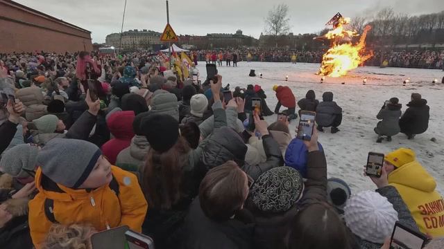 Масленица в Петропавловской крепости. Сожжение чучела.