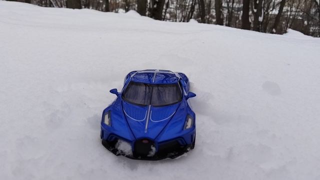 Обзор модели Bugatti La Voiture Noire в красивом синем цвете