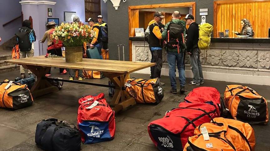 Группа Клуба 7 Вершин в перуанском городе Арекипа