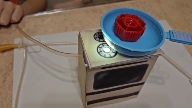 Выставка НТТ-2025. Змановская Полина, 9 лет. Газовая плита.