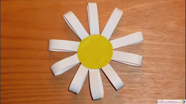 Поделки из бумажных петель: РОМАШКА