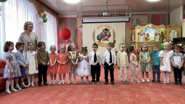 Песня "Очень мамочку люблю!"  (Л. Старченко)