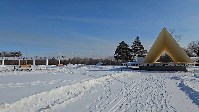 Памятник «Палатка первых строителей». г. Магнитогорск. Март 2025