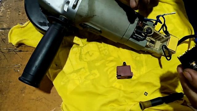 Как правильно заменить выключатель на одноручной УШМ (интерскол, макита, энергомаш и другие)