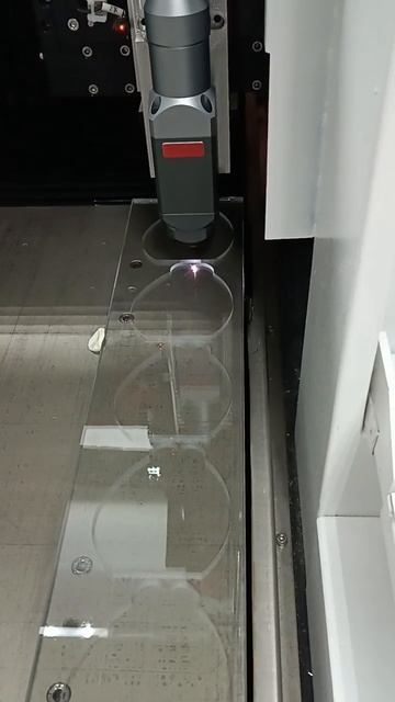 Лазерная резка стекла