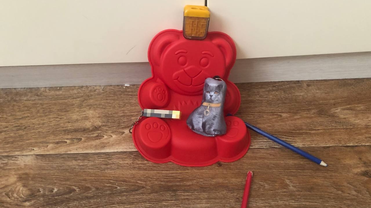 медведь валера и школьные пренодлежности реакция на валеру