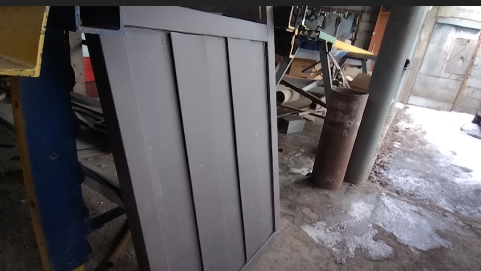 Дверь входная из жести. Каркас дерево