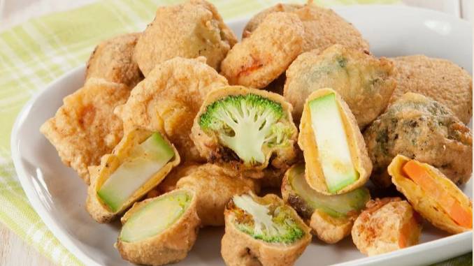 Пакоры - овощи в кляре.