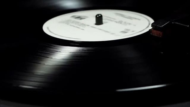 Расслабляющая фортепианная музыка: крутящийся винил