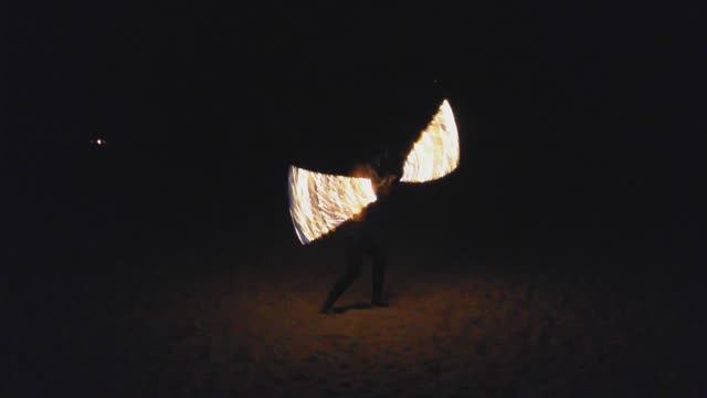 Индия. Южное ГОА. Индийский океан. Фаер-шоу на пляже. Кафе на пляже ГОА. Аравийское море. В ноябре.