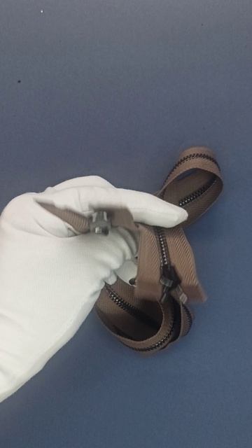 Молния Т-5 двойная разъемная D072 - св.коричневая/тем.никель 75см. Артикул 06314